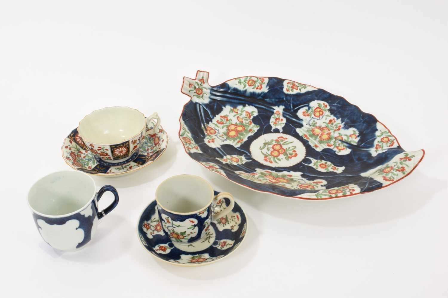 Lot 58 - A group of Worcester items from the Red Line