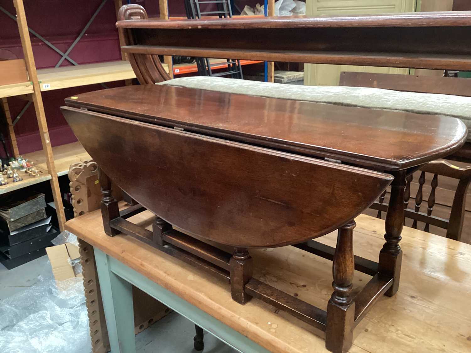 Lot 1247 - Good quality oak drop flap oval coffee