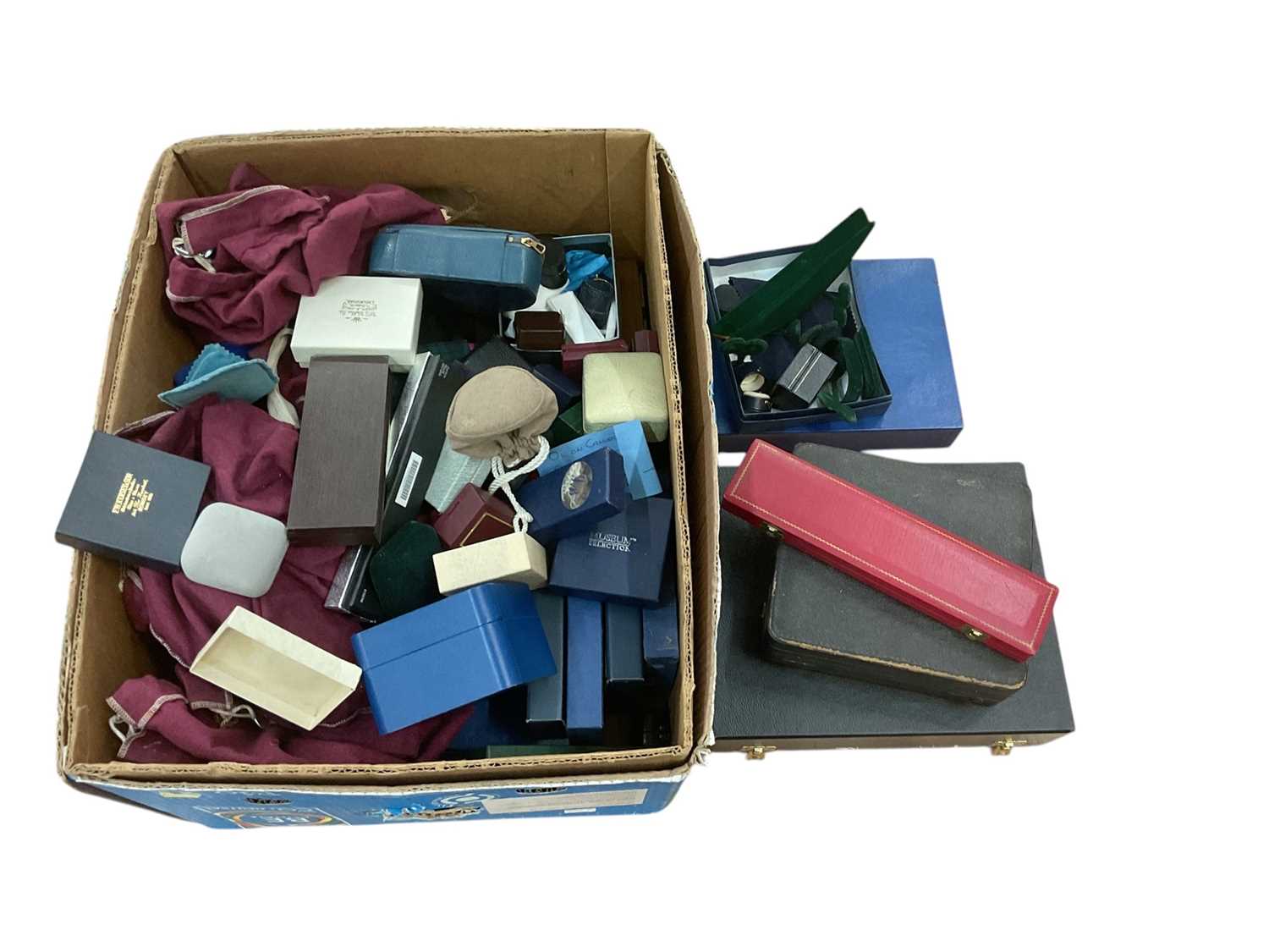 Lot 425 - Collection of jewellery display boxes,