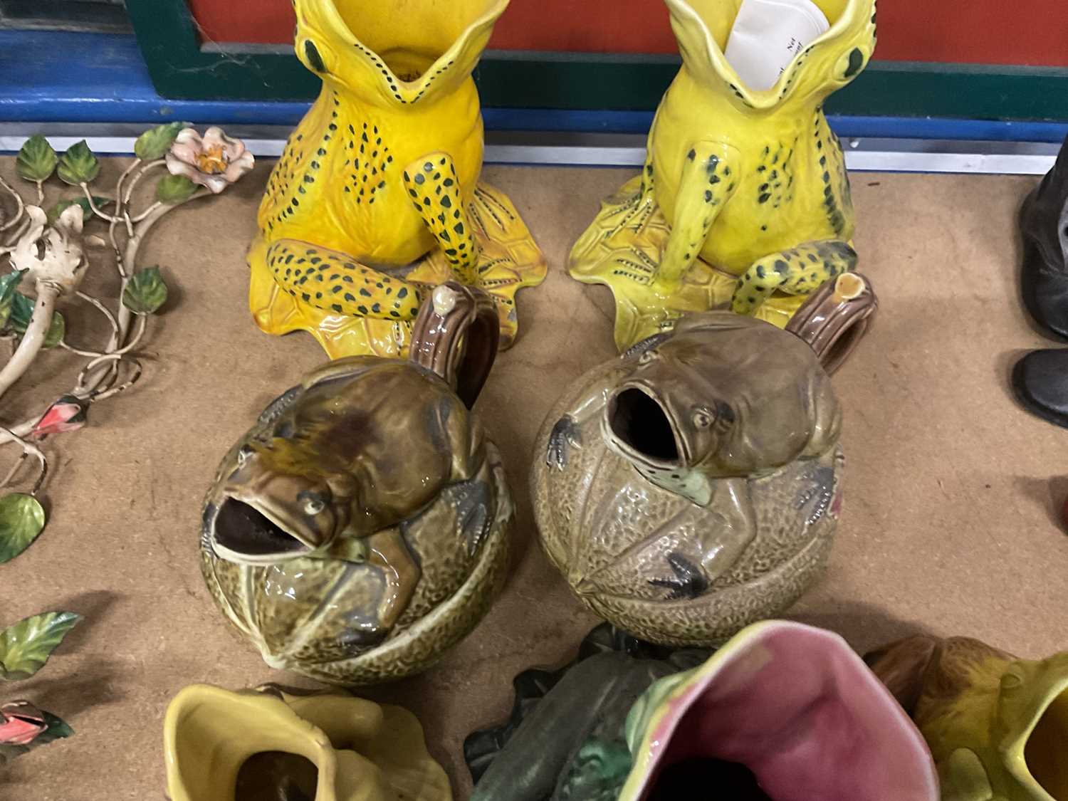 Lot 228 - Collection of frog vases