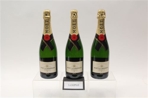 Lot 547 - Champagne - eight bottles, Moet & Chandon