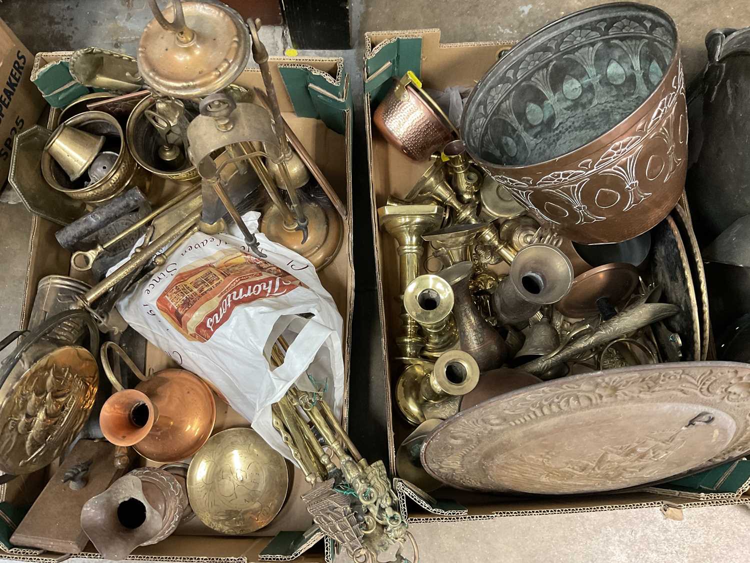 Lot 211 - Group of metalwares