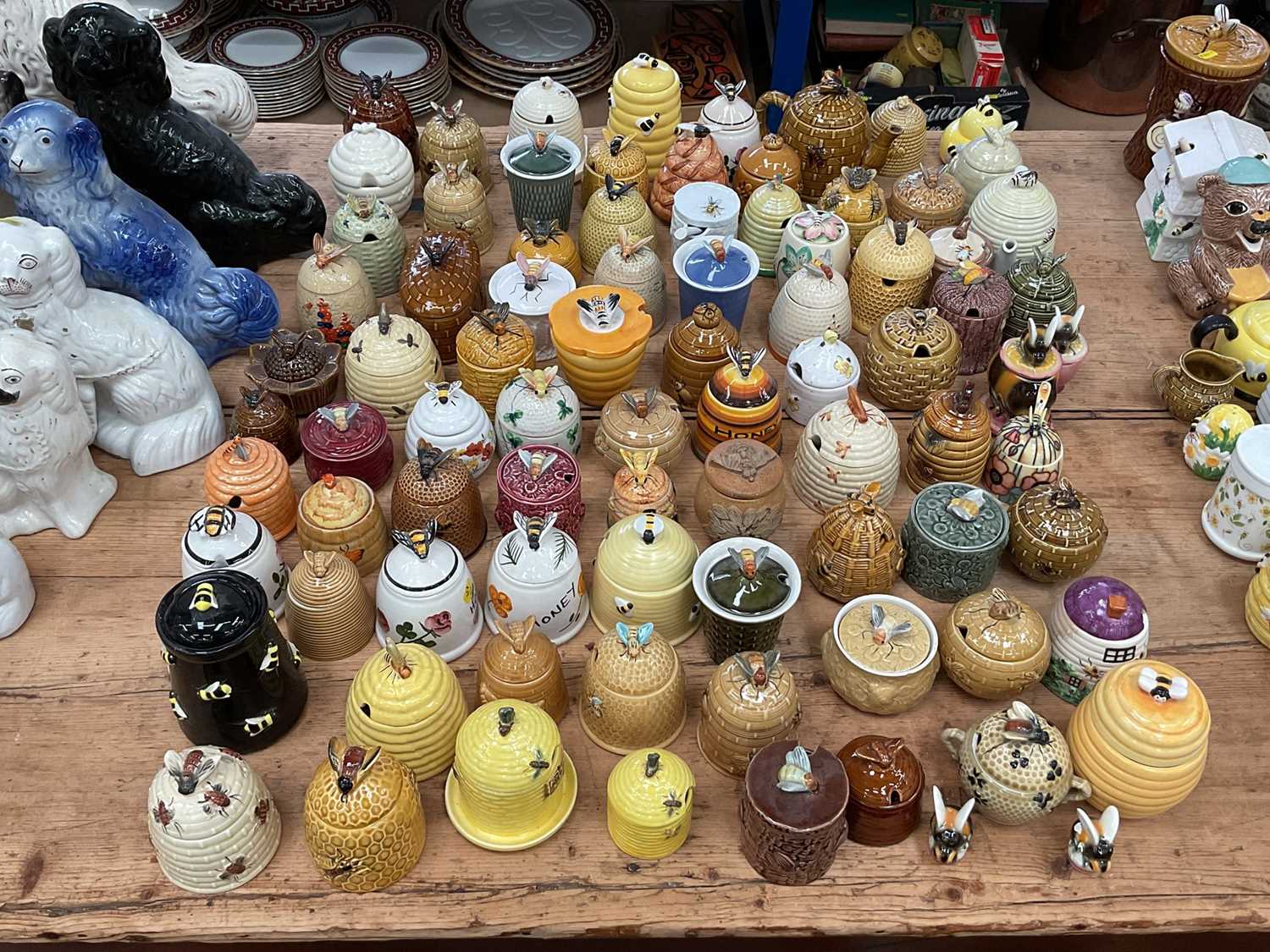 Lot 493 - Collection of honey pots (4 boxes)