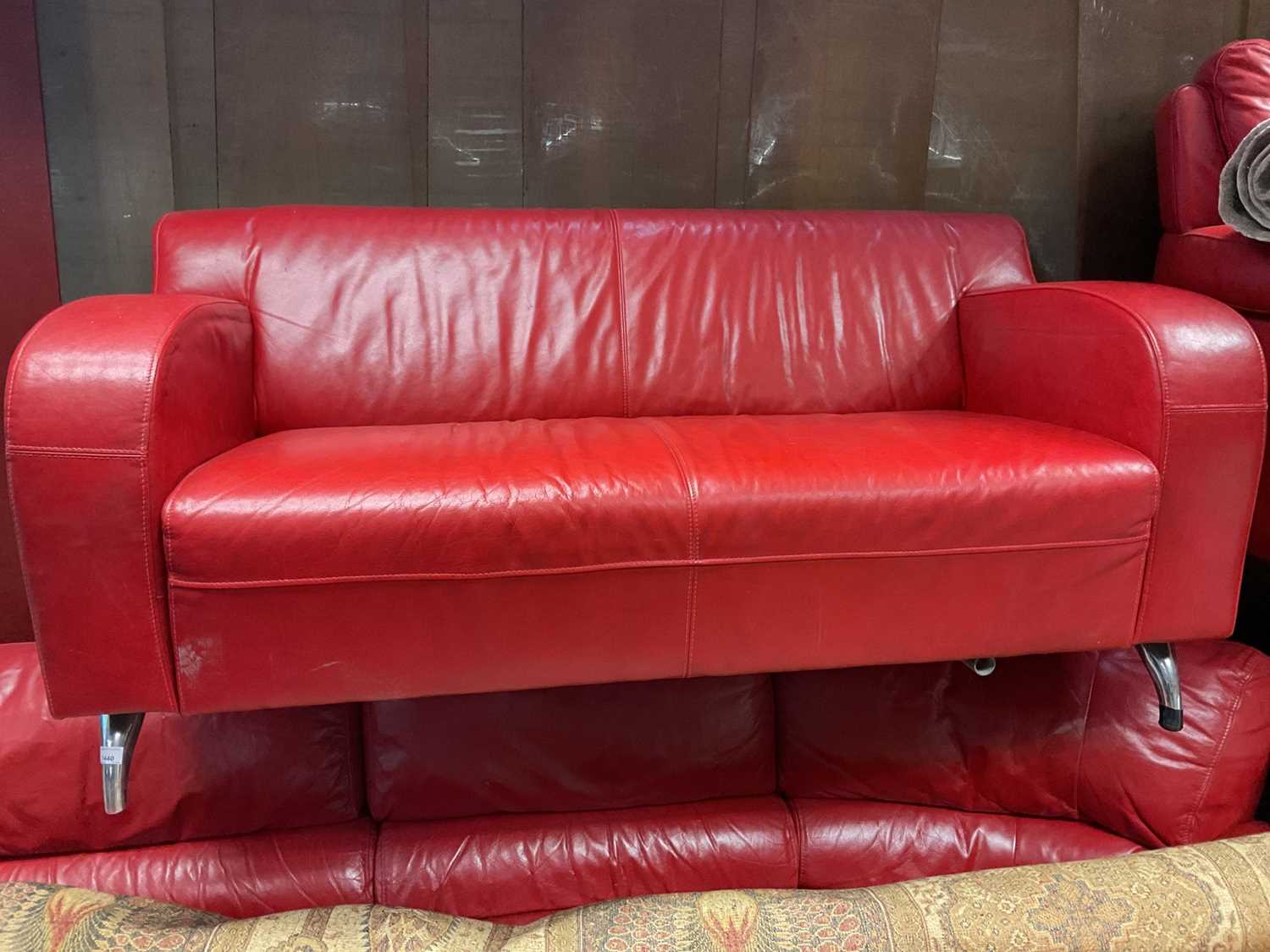 Lot 1440 - Contemporary red leather suite