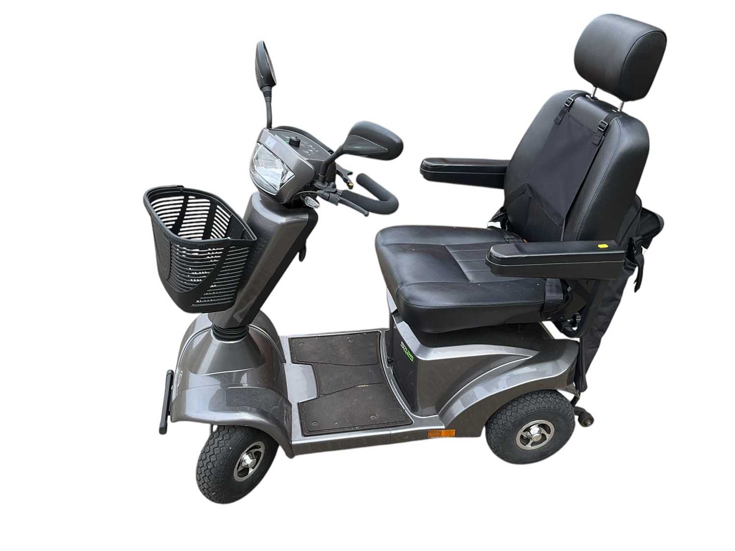 Lot 8 - Sterling s425 mobility scooter with key,