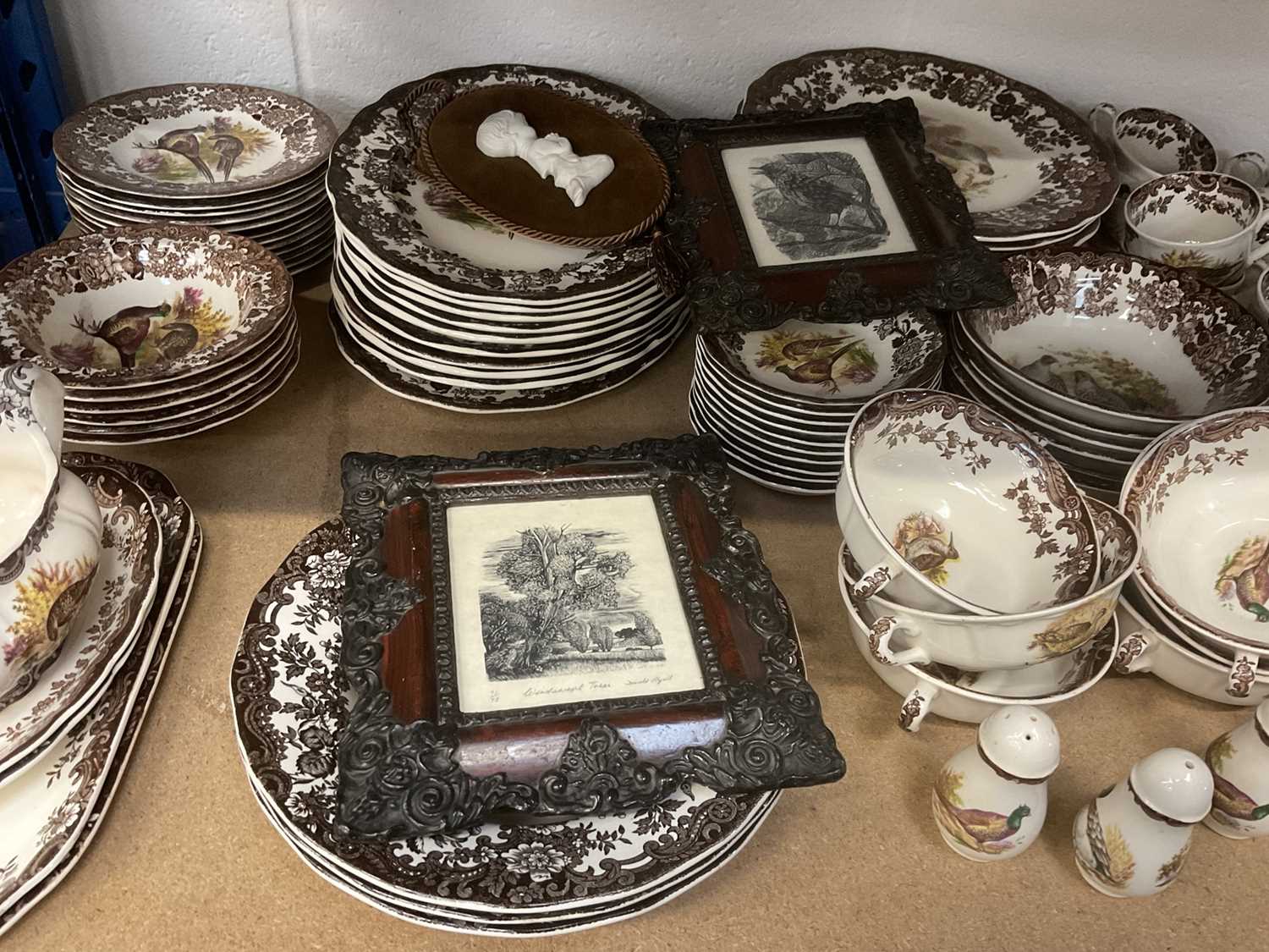Lot 251 - Collection of Palissy game service