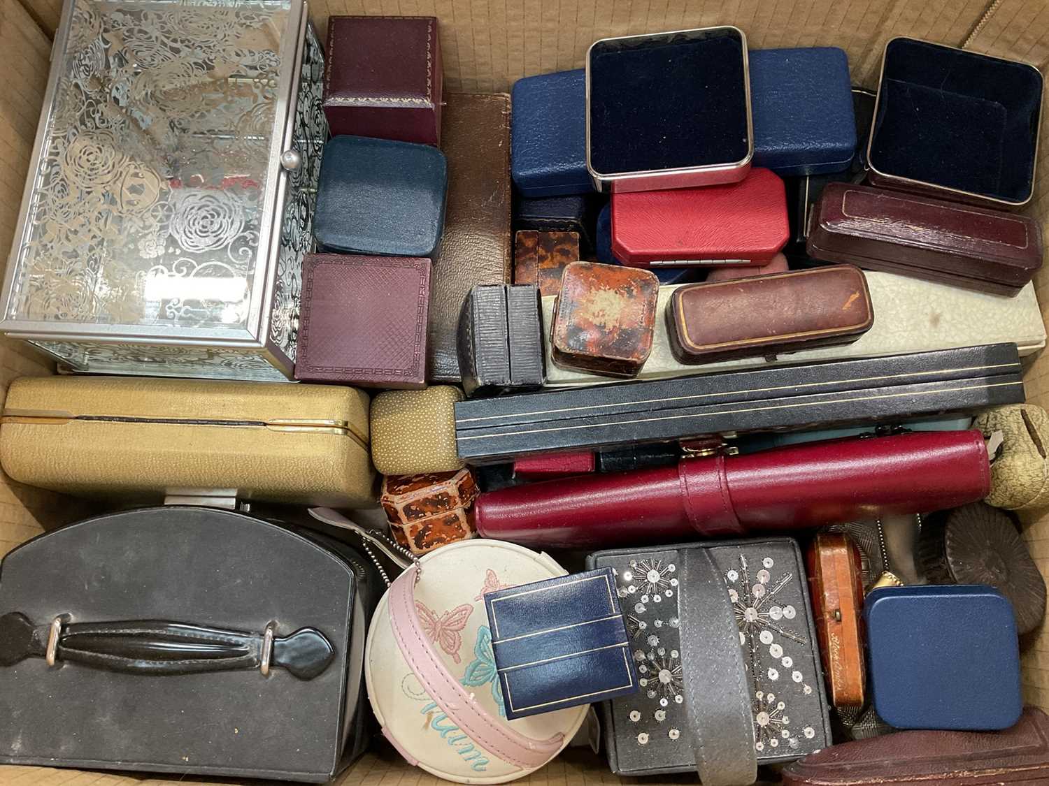 Lot 370 - Collection of empty jewellery boxes