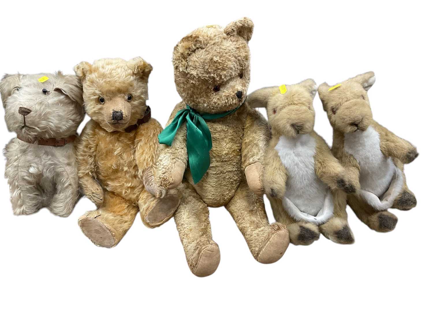 Lot 895 - Collection of vintage bears and soft toys