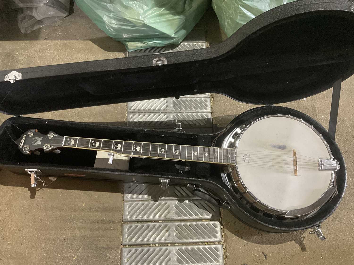 Lot 265 - Remo banjo in case