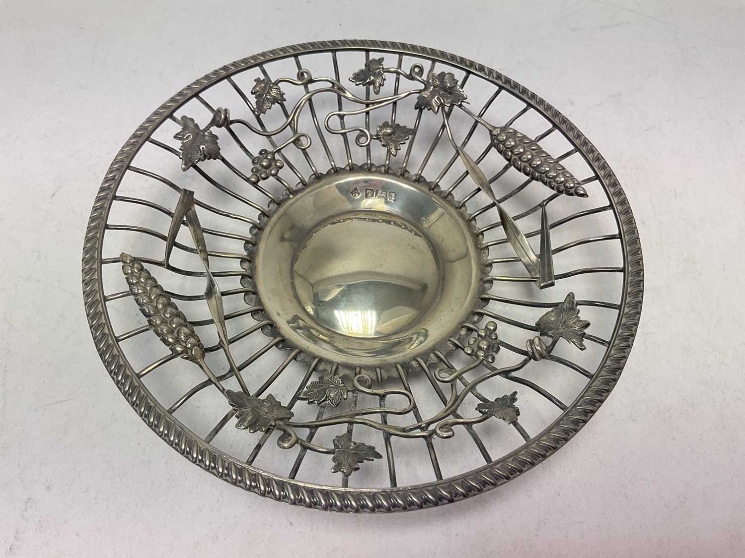 Lot 1052 - Edwardian silver wire work dish with wheat