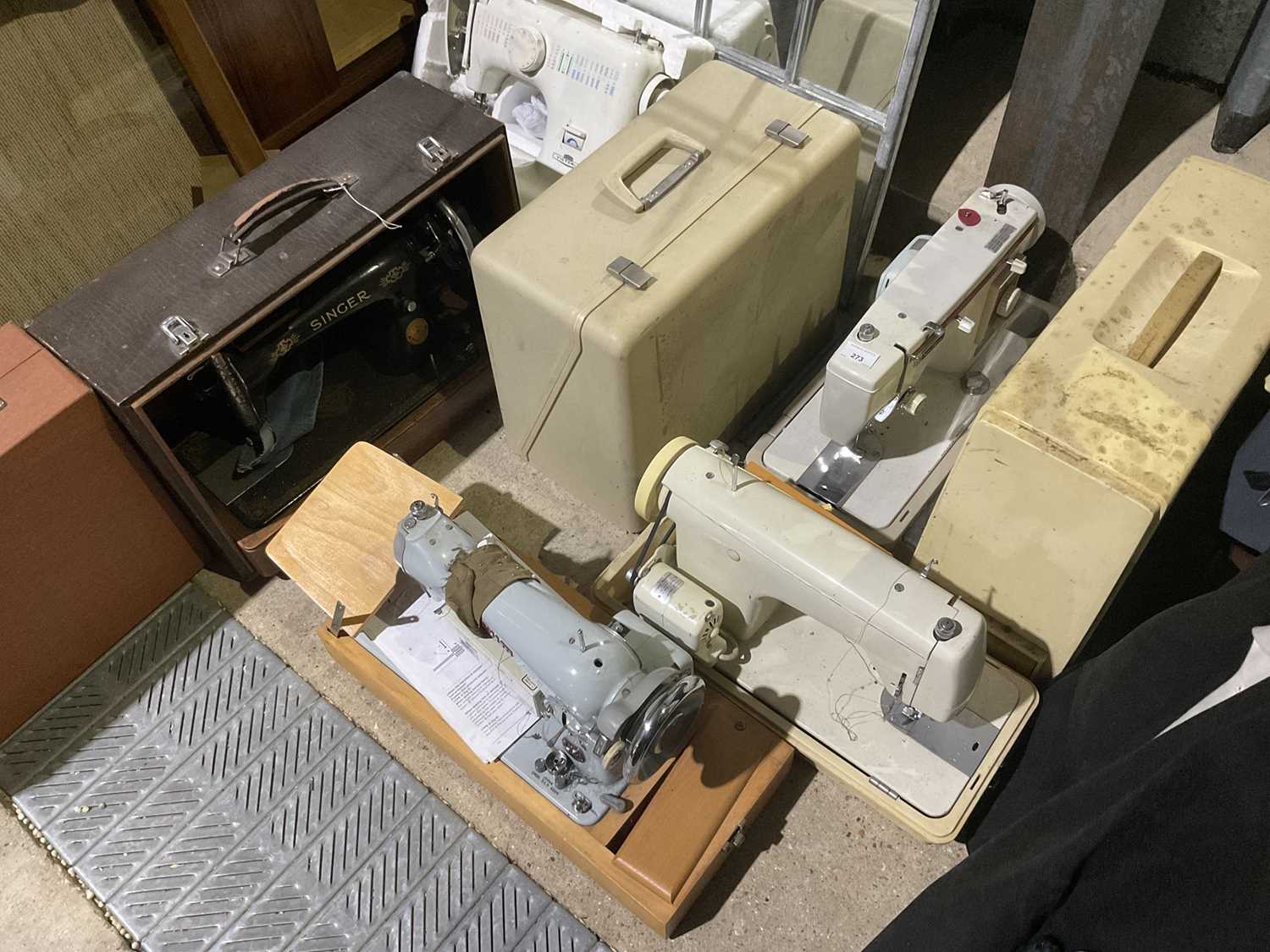 Lot 273 - Collection of electric sewing machines and