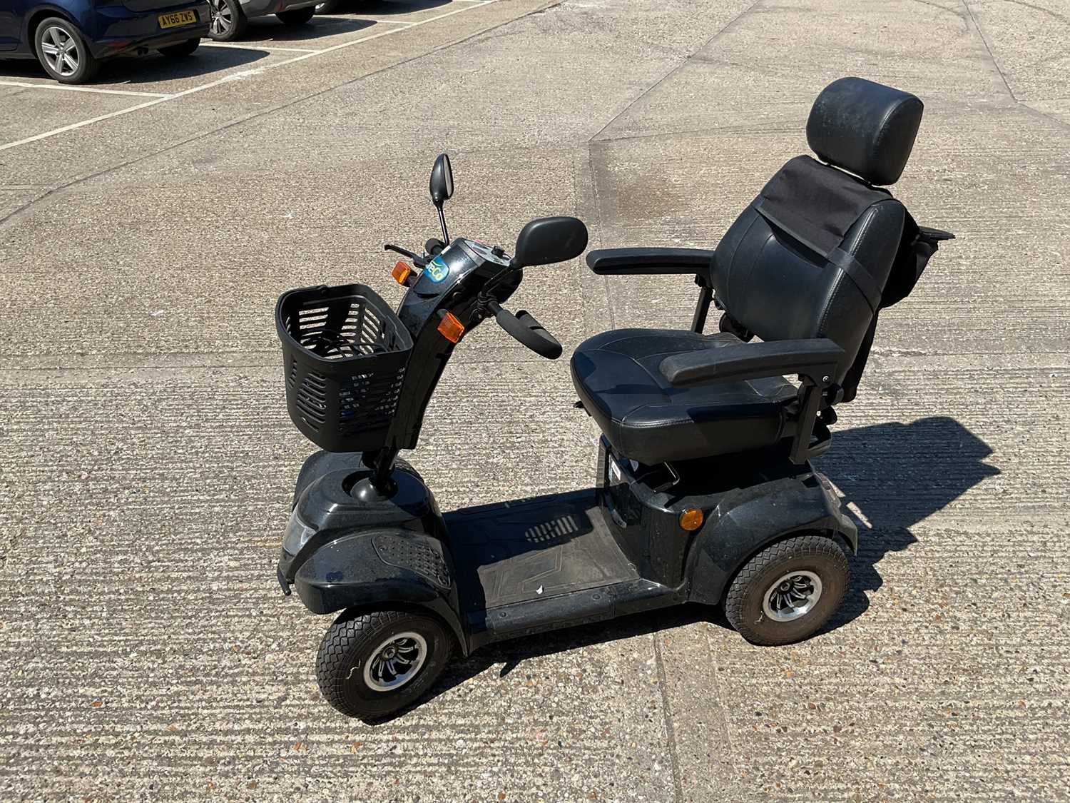 Lot 10 - Care Co mobility scooter with key and charger