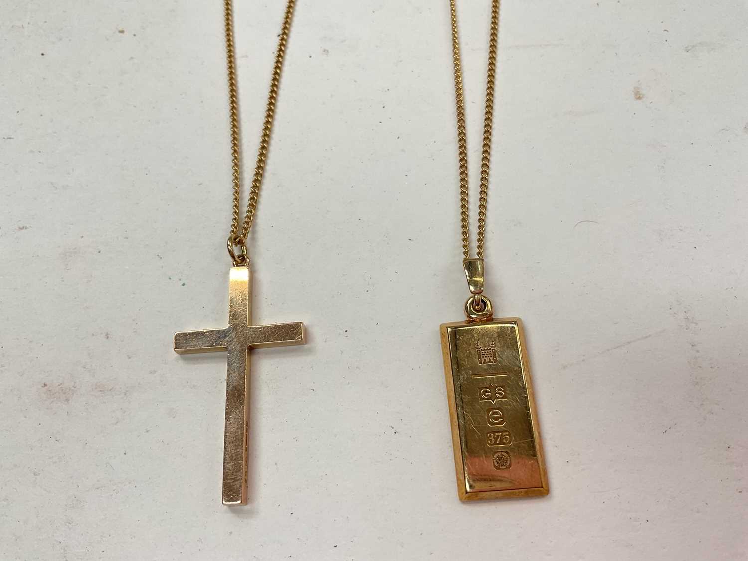 Lot 1084 - 9ct gold cross pendant on 9ct gold chain