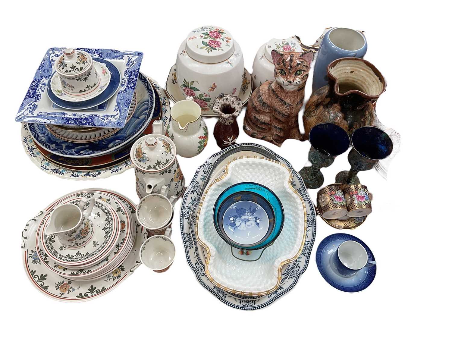Lot 588 - Large quantity of assorted ceramics to