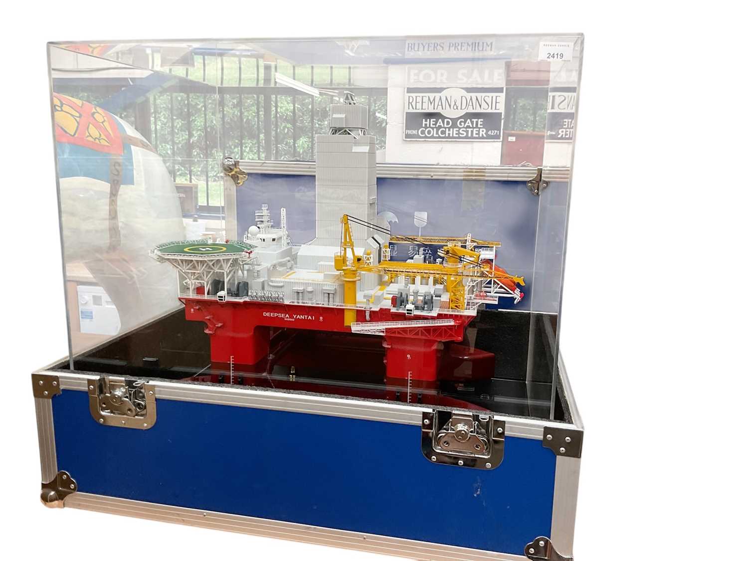 Lot 2419 - Large diecast model of an oil rig