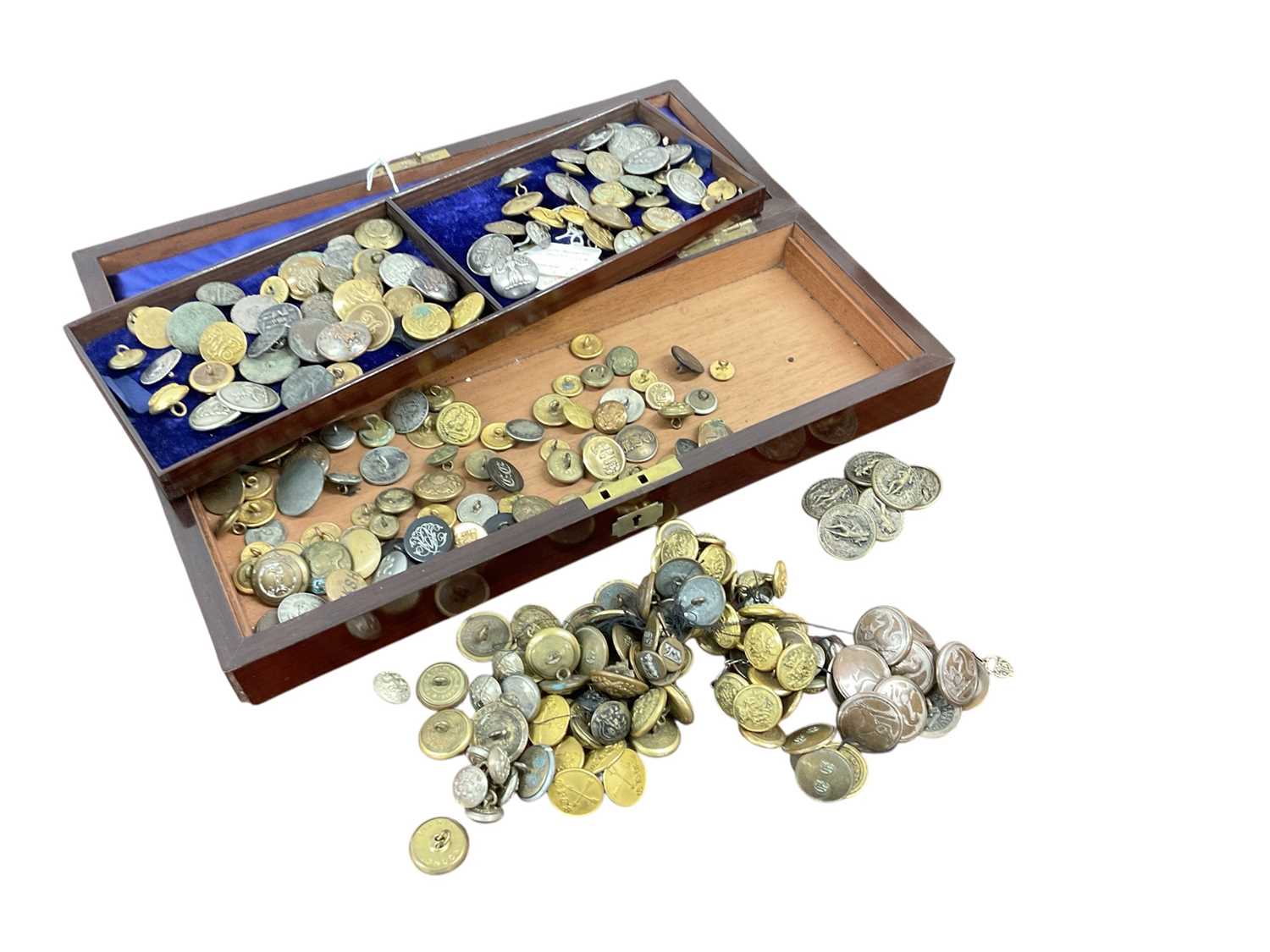Lot 784 - Collection of antique military, livery and