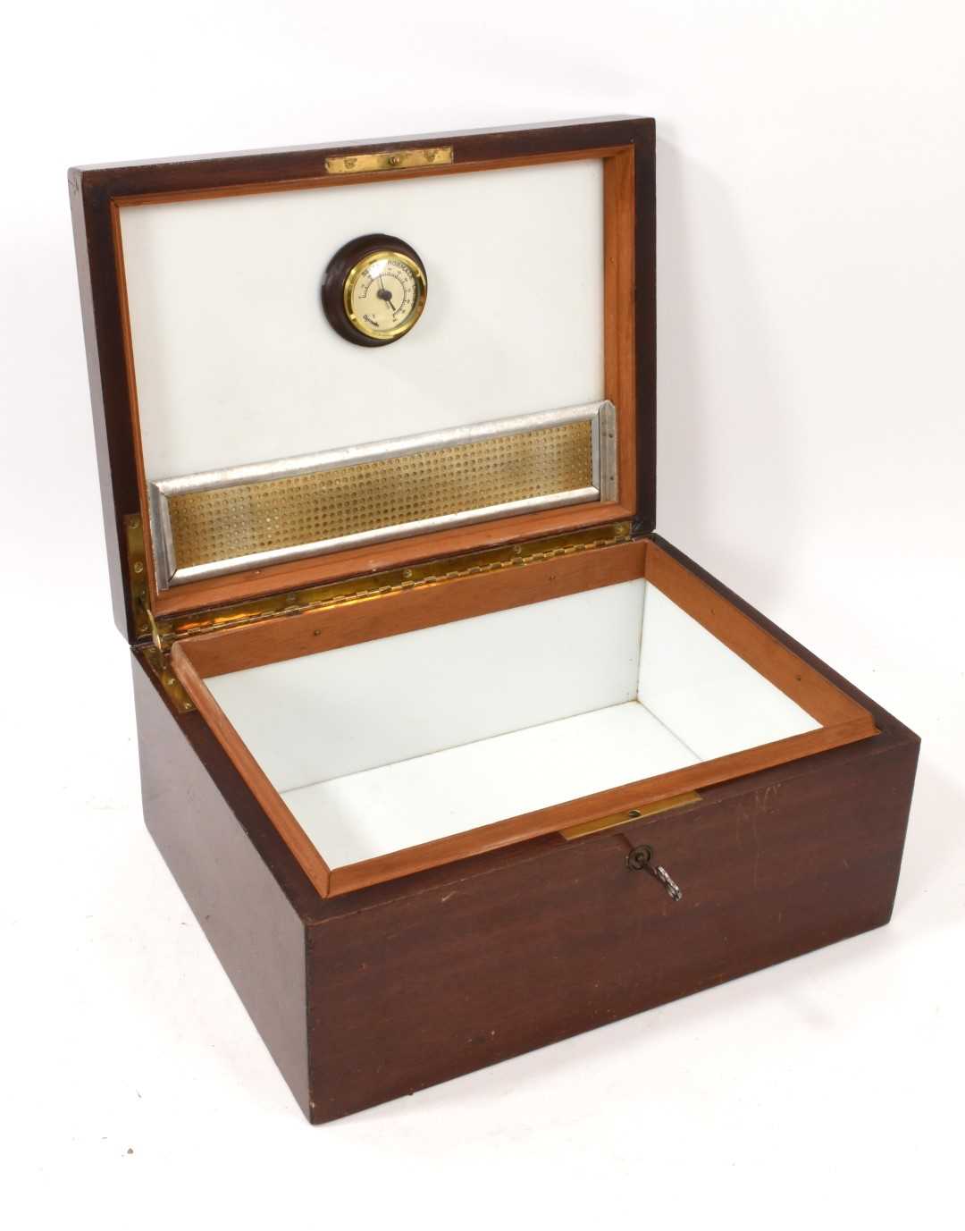 Lot 719 - Mahogany humidor with key