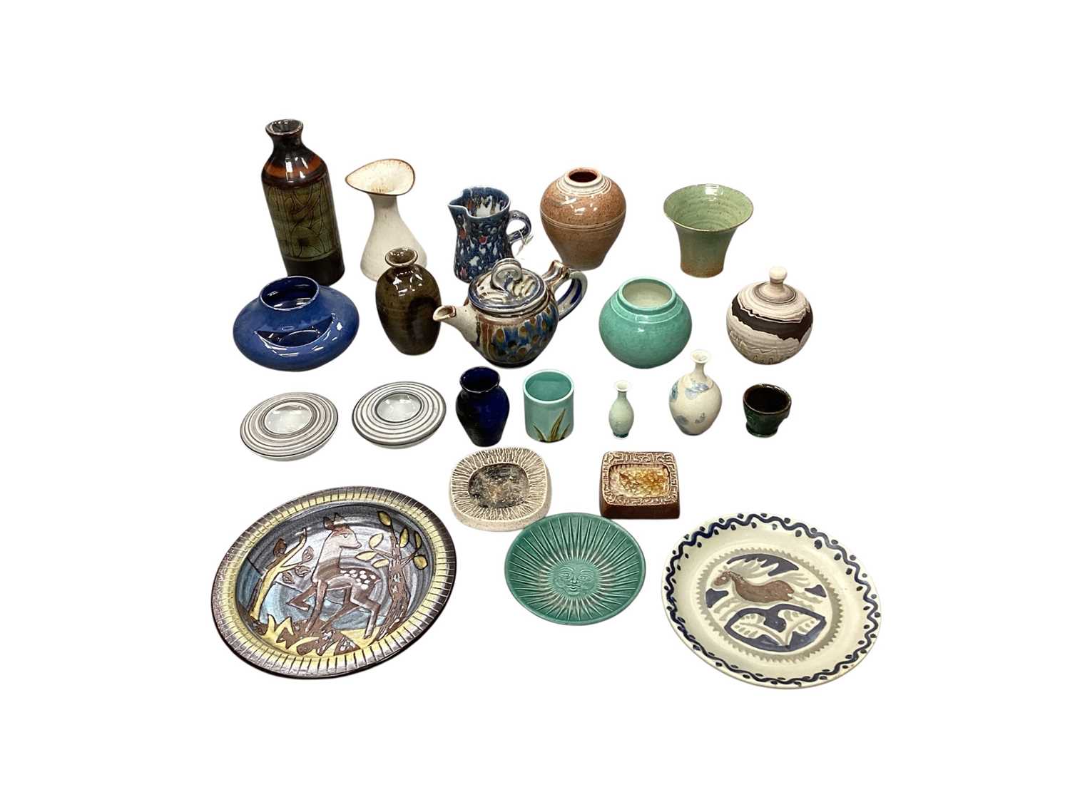 Lot 1288 - Collection of studio pottery including