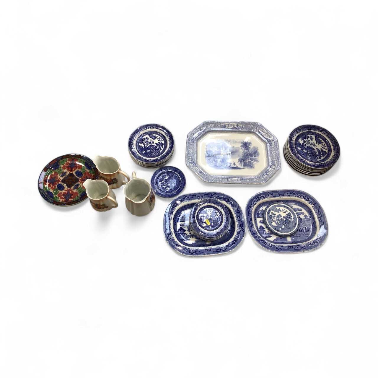 Lot 5199 - Collection of willow pattern china and