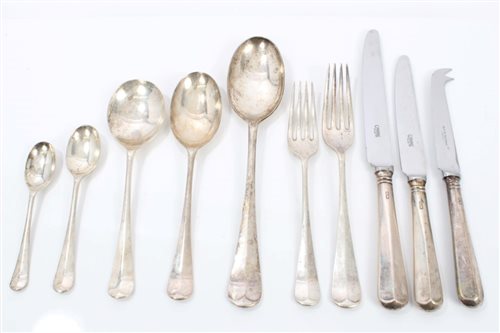 Lot 392 - Contemporary Silverer canteen of Hanoverian