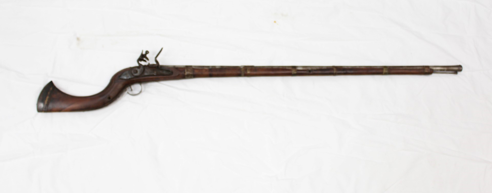 Lot 924 - 19th century Arab flintlock Jezail musket