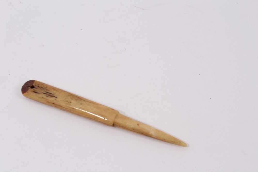 Lot 707 - 19th century bone fid, 12cm long