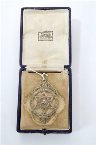 Lot 399 - George III silver Masonic master's jewel