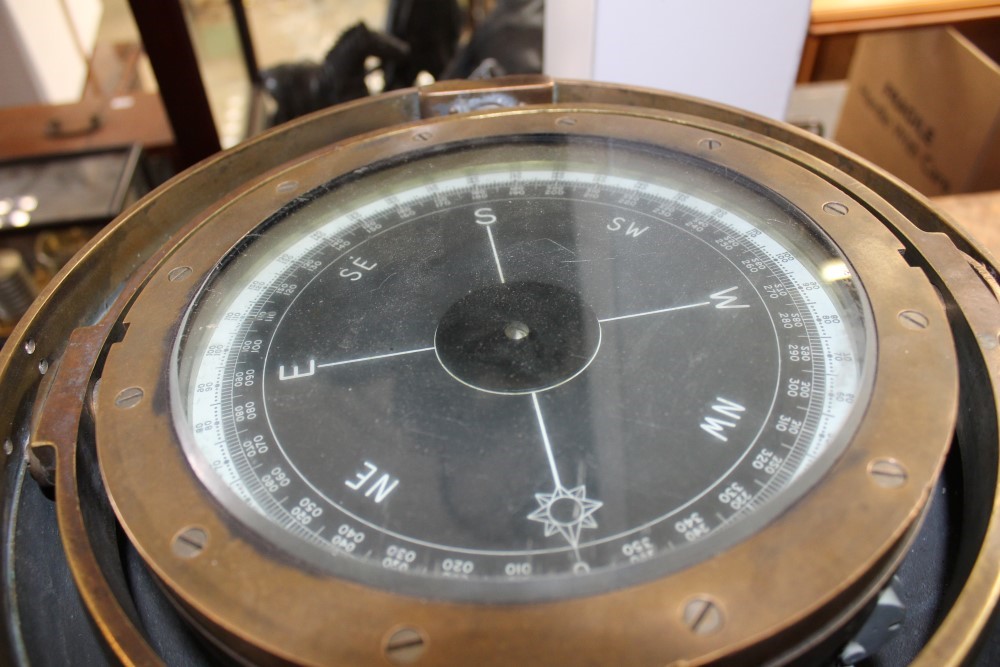 Lot 3525 - Second World War Naval wing repeater gyro
