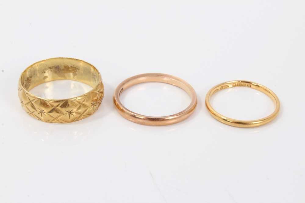 Lot 3258 - 18ct yellow gold wedding ring, thin 22ct