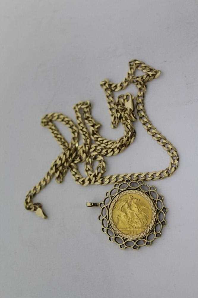 Lot 3353 - Queen Elizabeth II gold sovereign in 9ct