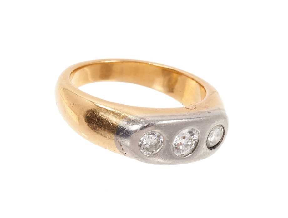 Lot 551 - Diamond 3 stone gypsy ring