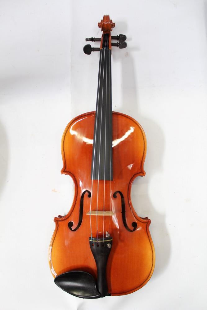 Lot 192 - Karl Hofner violin dated 1996 with bow in