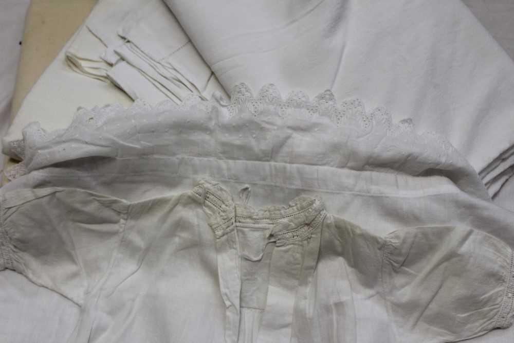 Lot 3108 - Quantity of lace edges and embroidered