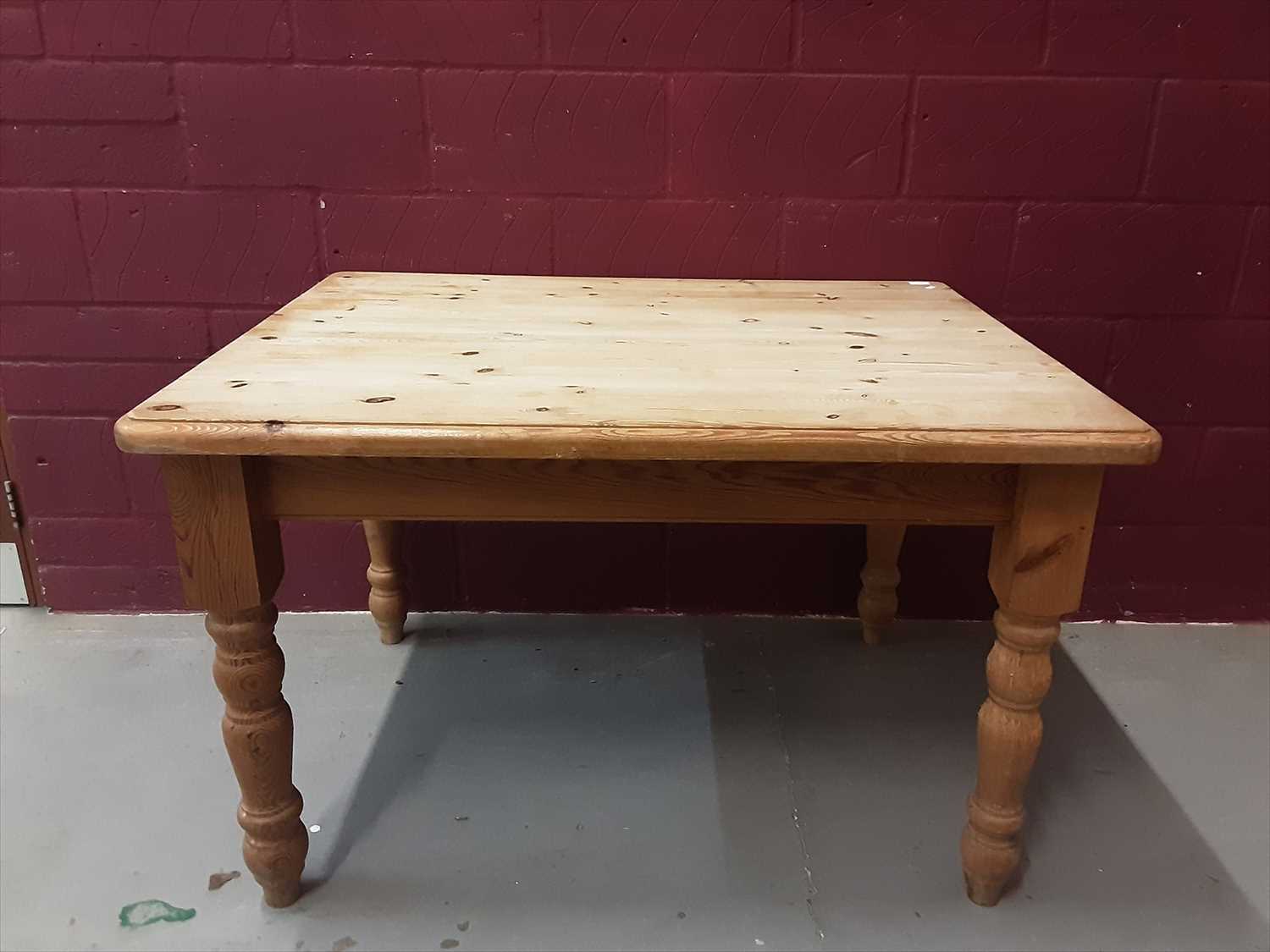 Lot 850 - Victorian style pine kitchen table on turned