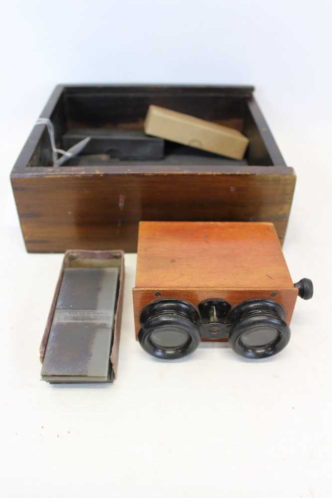 Lot 3654 - Stereoscopic viewer, with First World War
