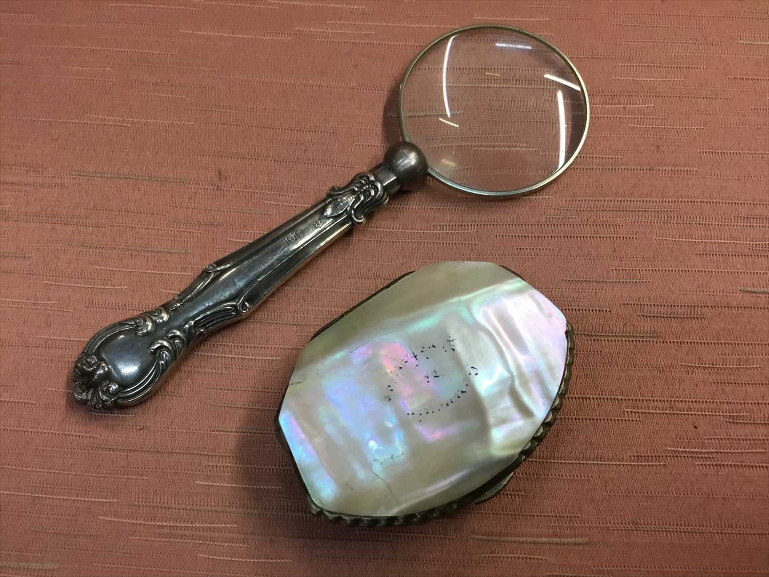 Lot 715 - Silver magnifying glass, mother of pearl