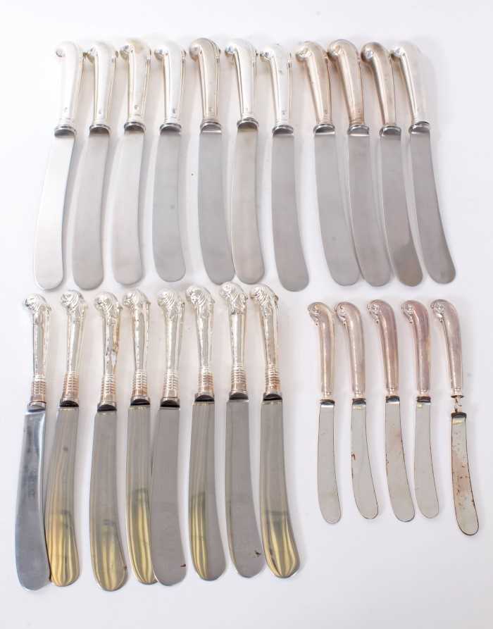 Lot 280 - 11 dinner knives with silver pistol grip