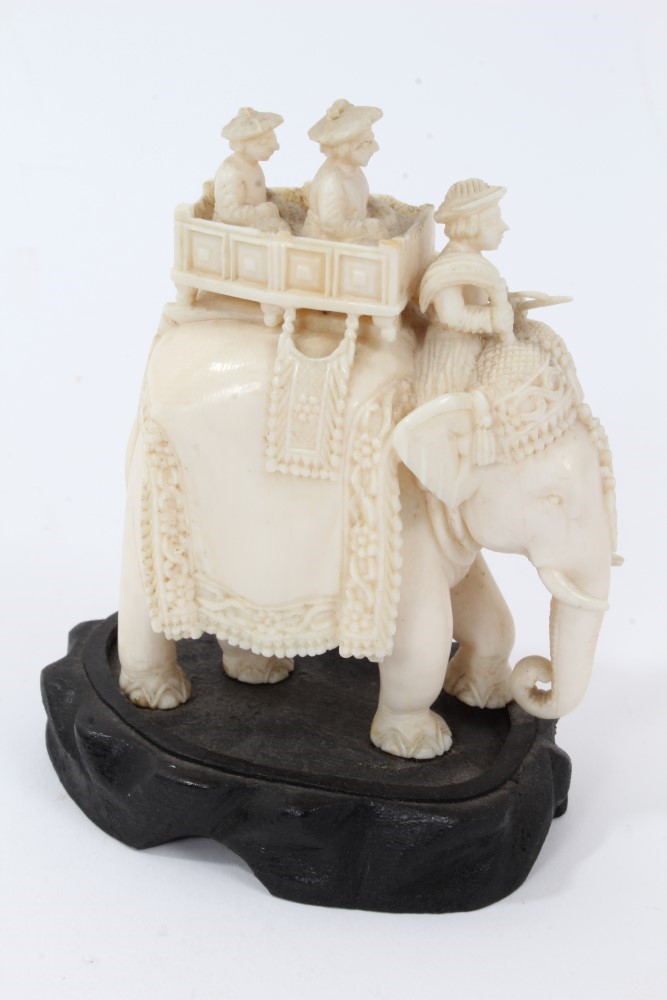 Lot 729 - Early 20th century Indian carved ivory
