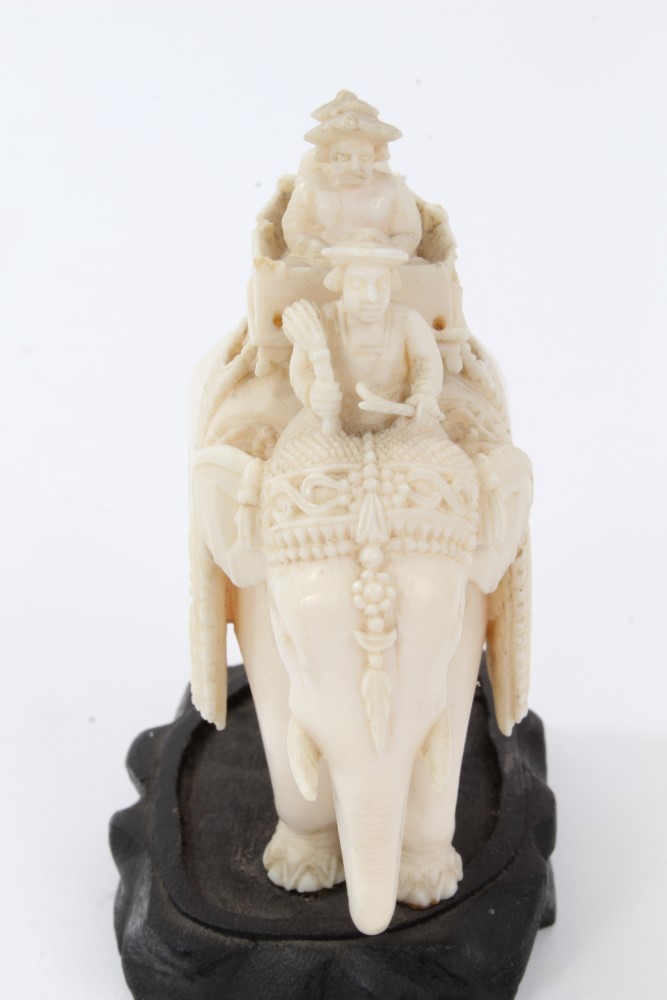 Lot 729 - Early 20th century Indian carved ivory