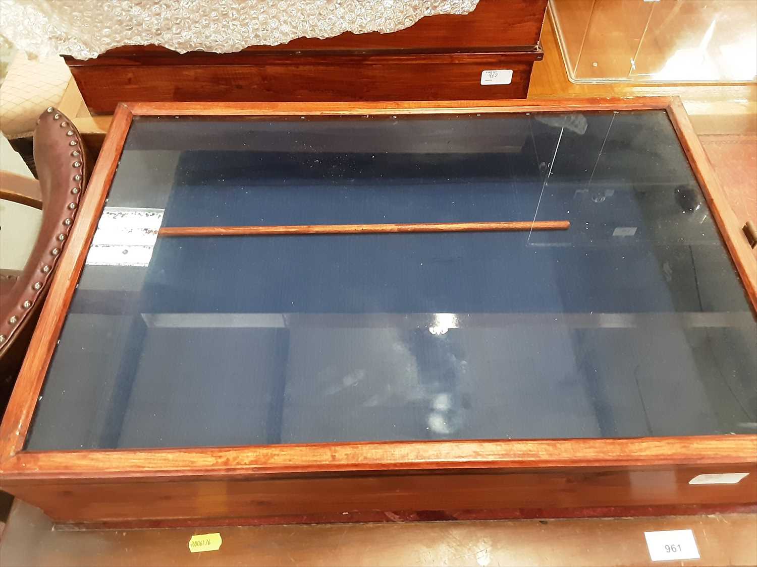 Lot 962 - Perspex display cabinet and four table top