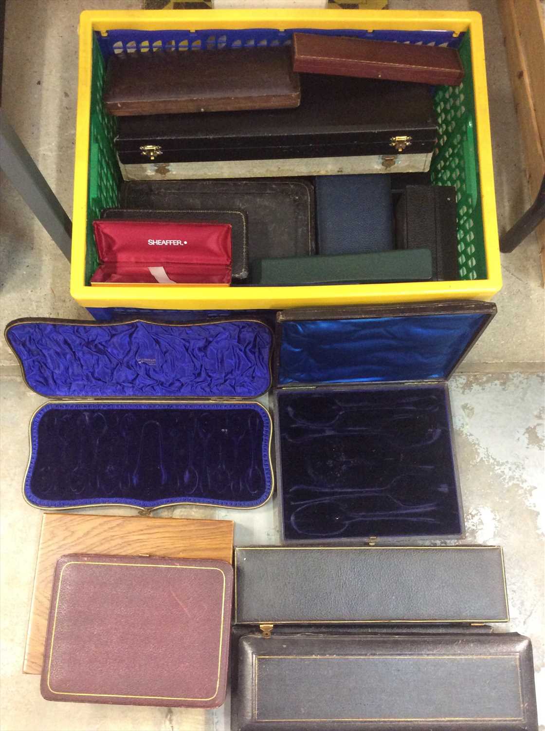 Lot 426 - Collection empty silver, jewellery and pen