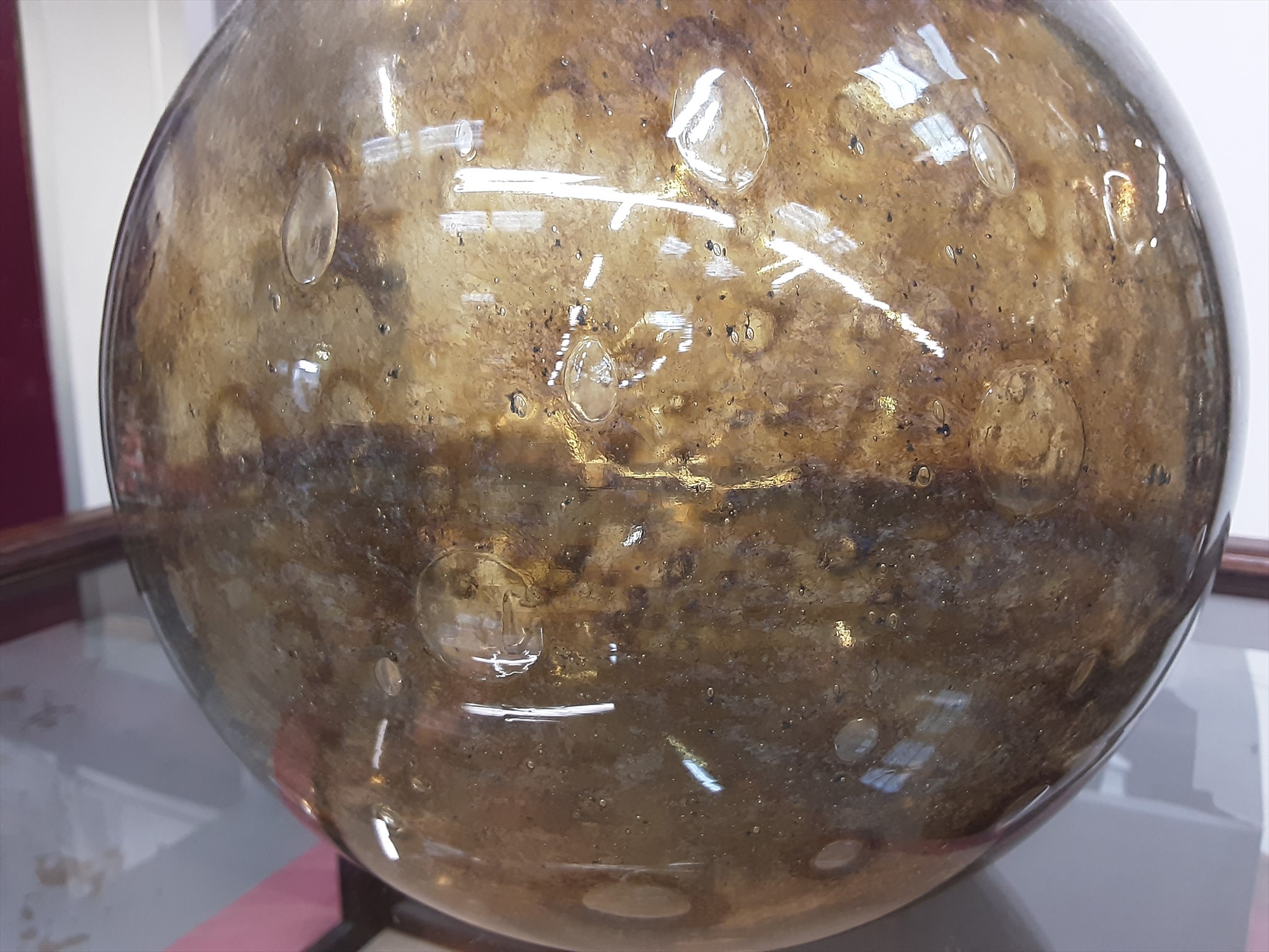 Lot 950 - Large mottled art glass globular vase