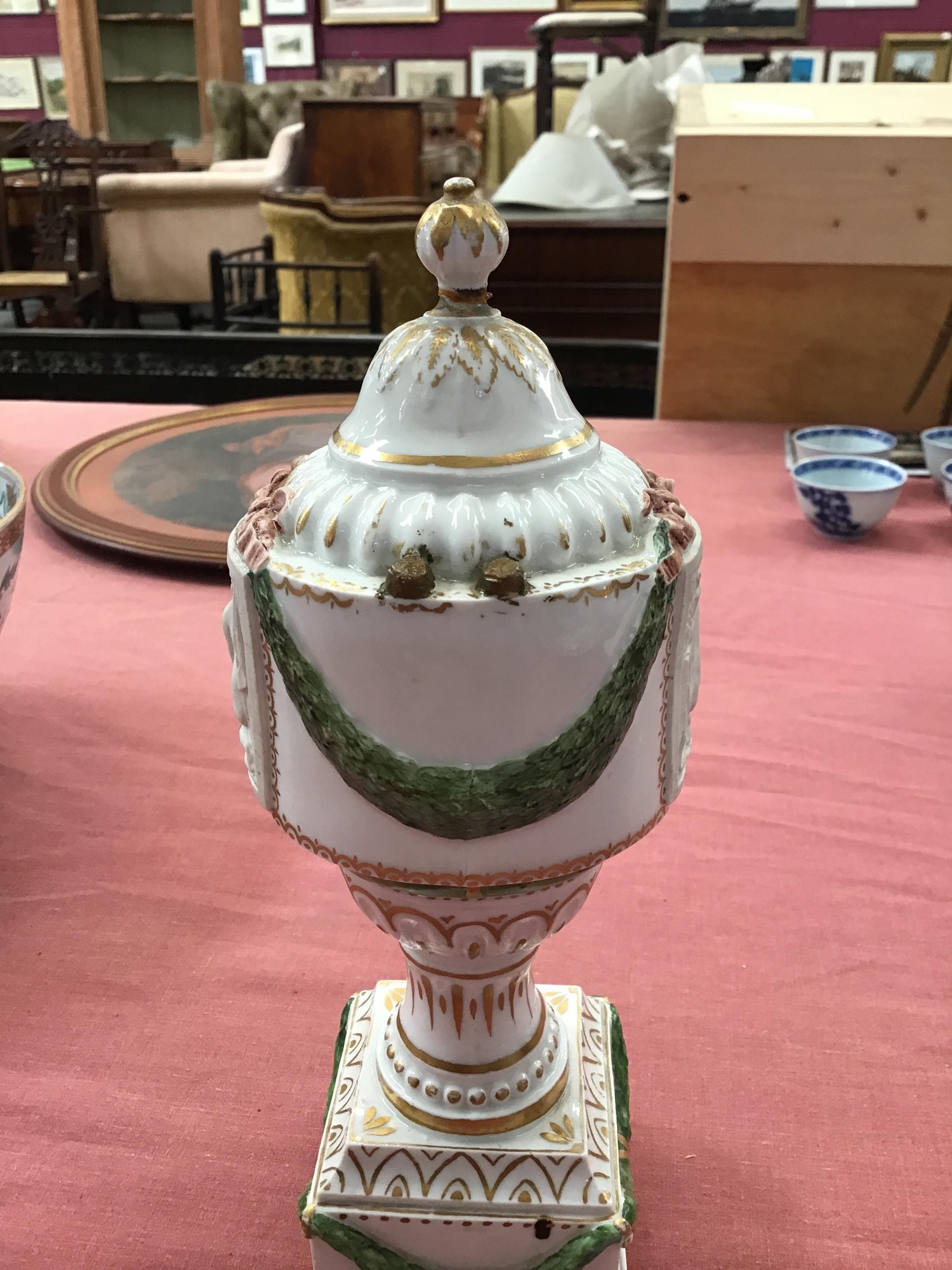 Lot 102 - Unusual late 18th century Hochst porcelain
