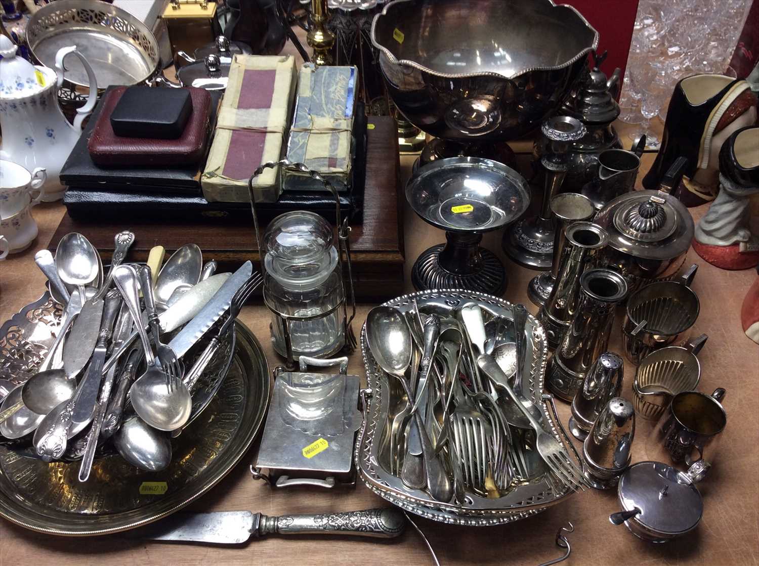 Lot 435 - Silver plated ware to include Edwardian