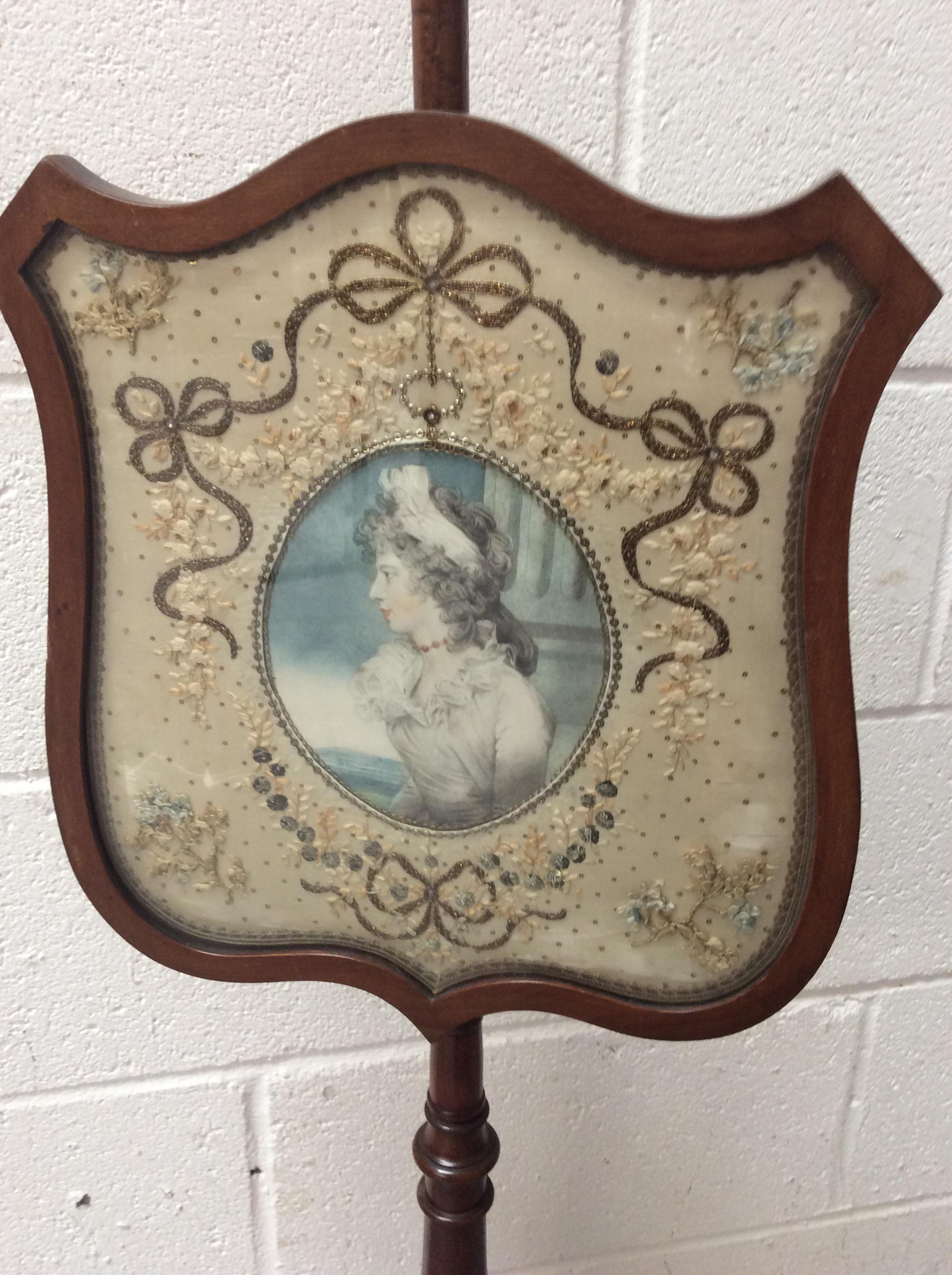 Lot 1352 - Regency mahogany pole screen