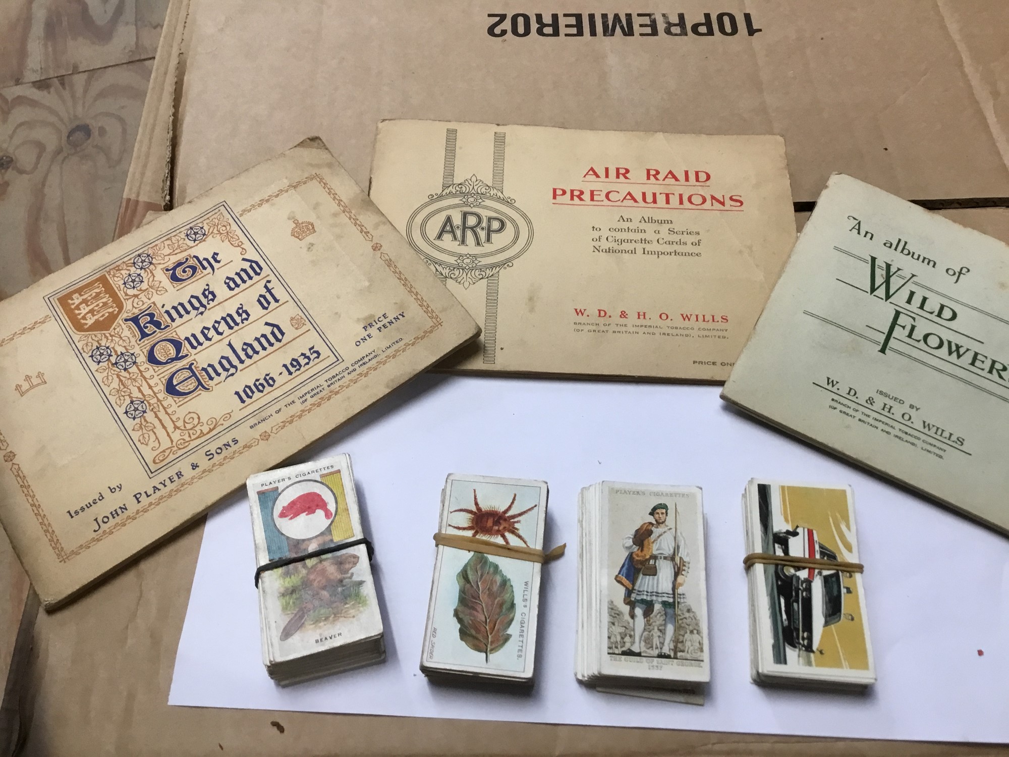 Lot 305 - Cigarette cards selection including early