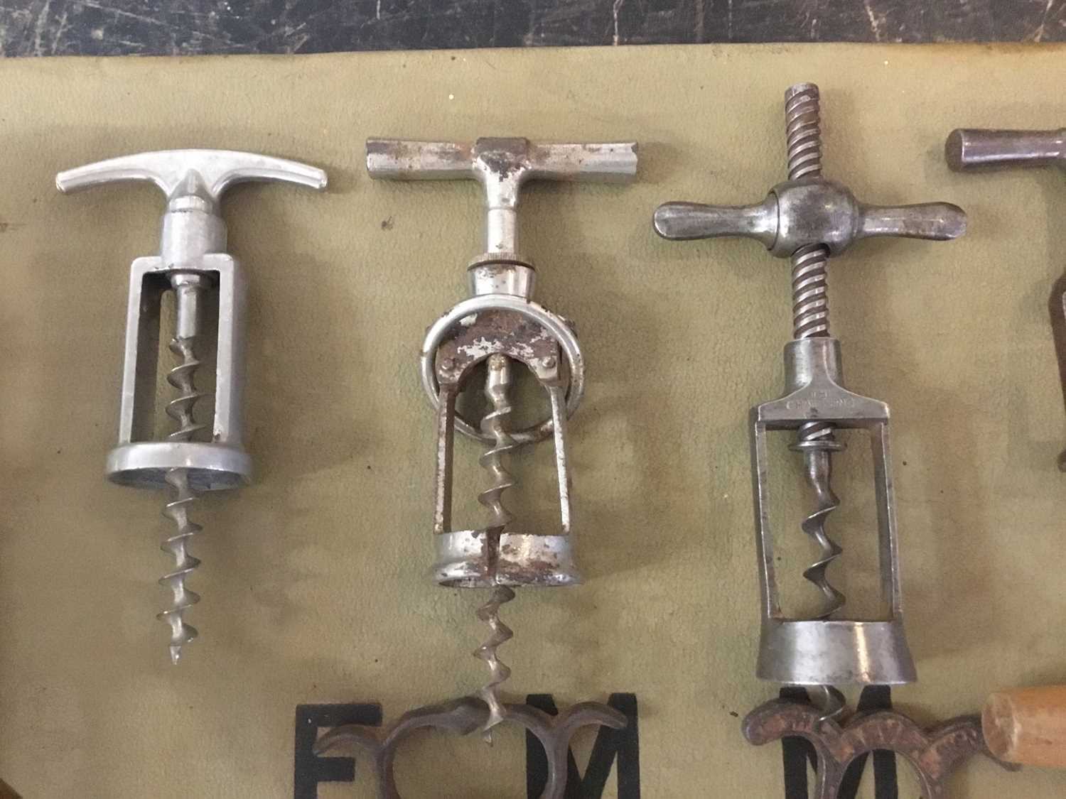 Lot 323 - Collection of corkscrews
