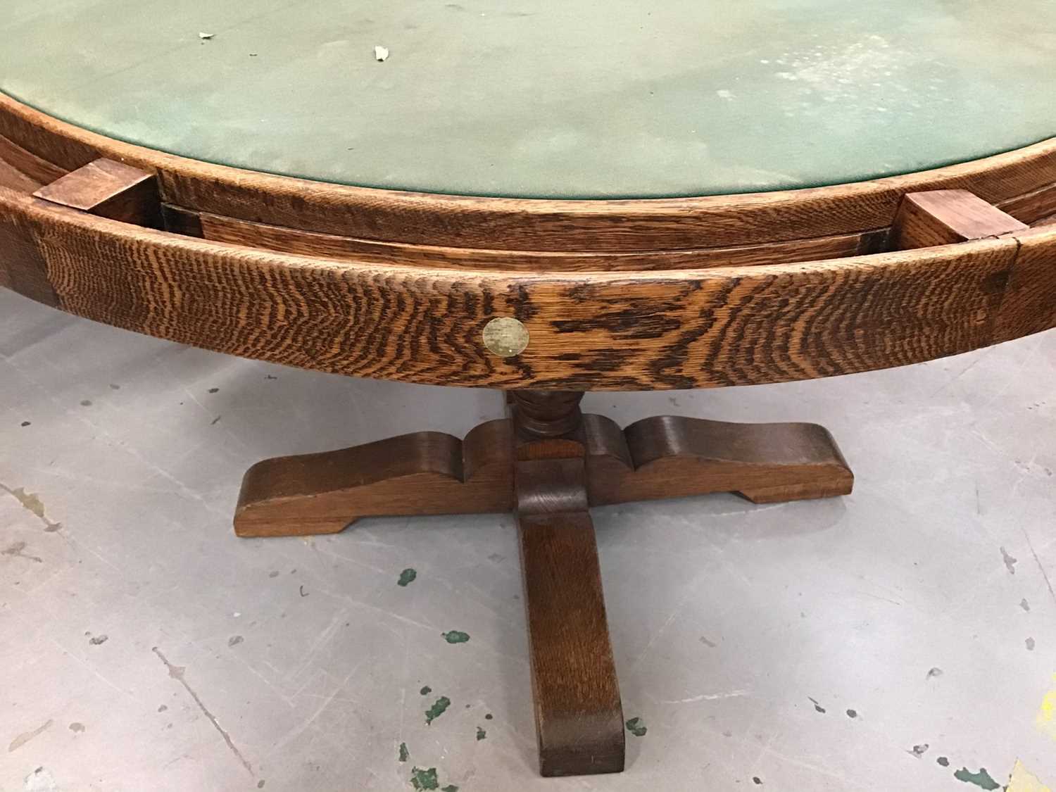 Lot 1020 - Oak poker table of circular form with green