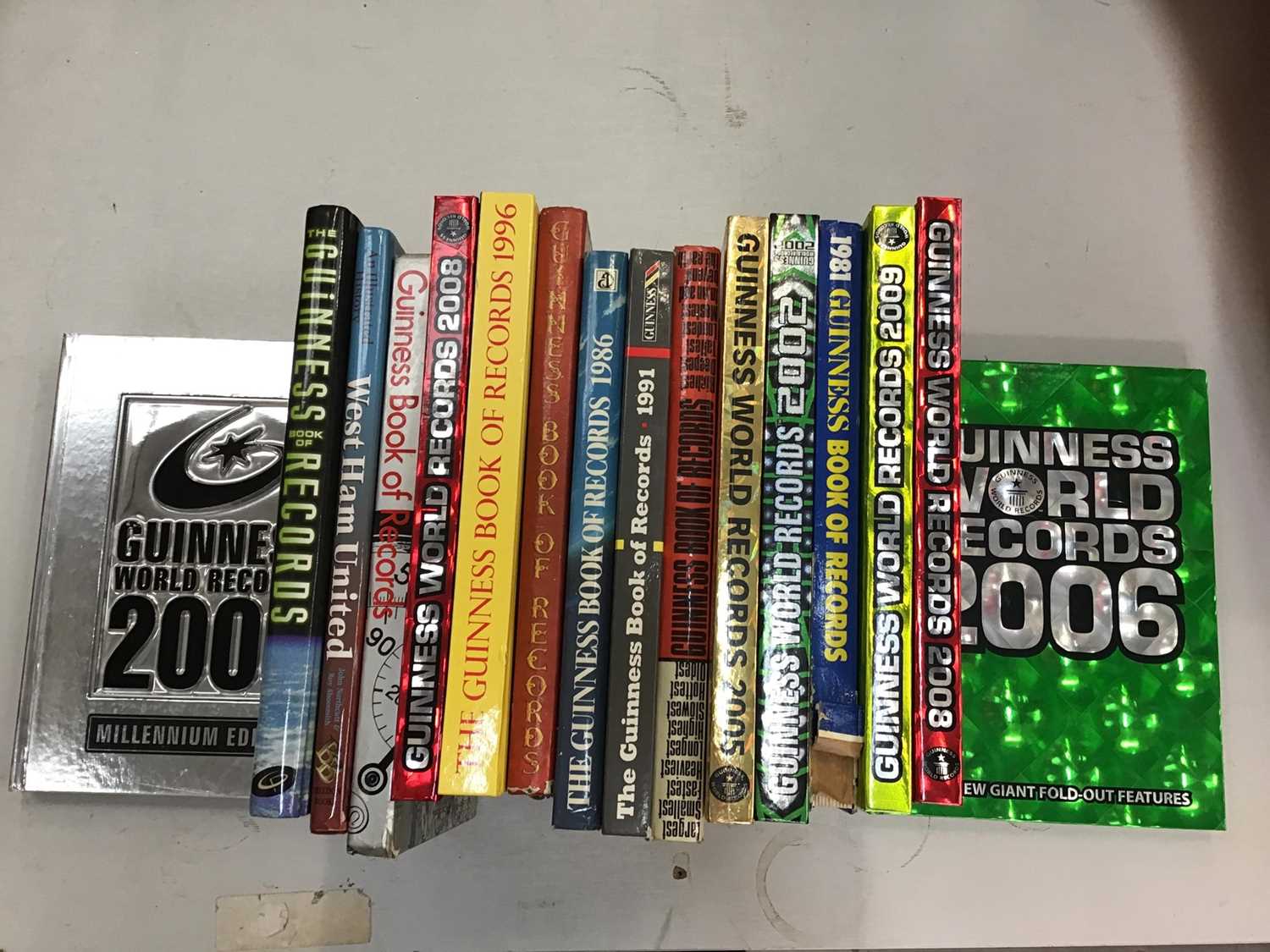 Lot 512 - Large selection of Guinness Book of Records