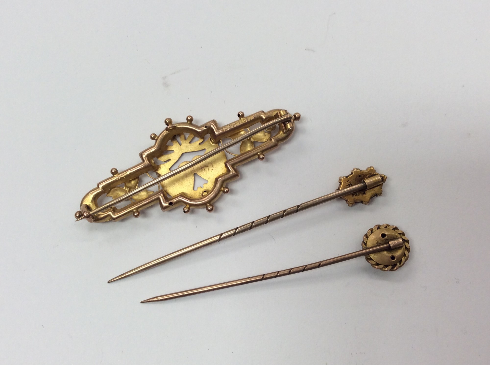 Lot 661 - Victorian 9ct gold brooch and two Victorian
